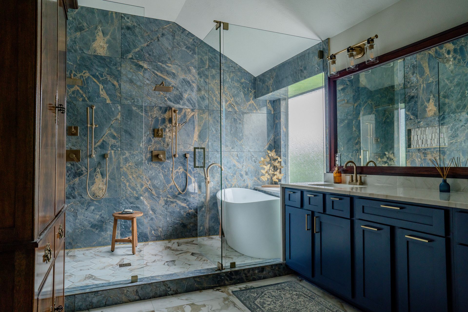 Fully Tiled vs Half Tiled Bathroom: What’s the Difference? | Livingetc