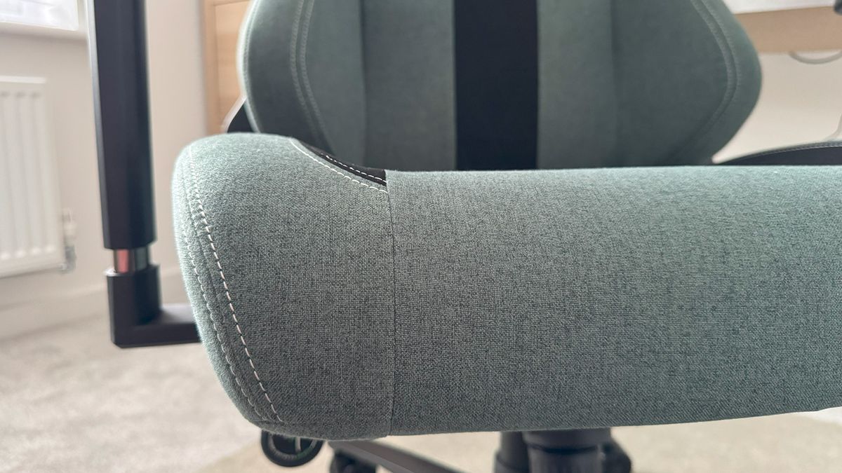 Boulies Master Series review: "Gaming setup and home office friendly ...