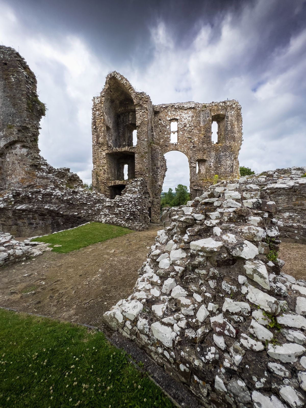 Fed up of converging verticals in your iPhone's wide-angle shots ...