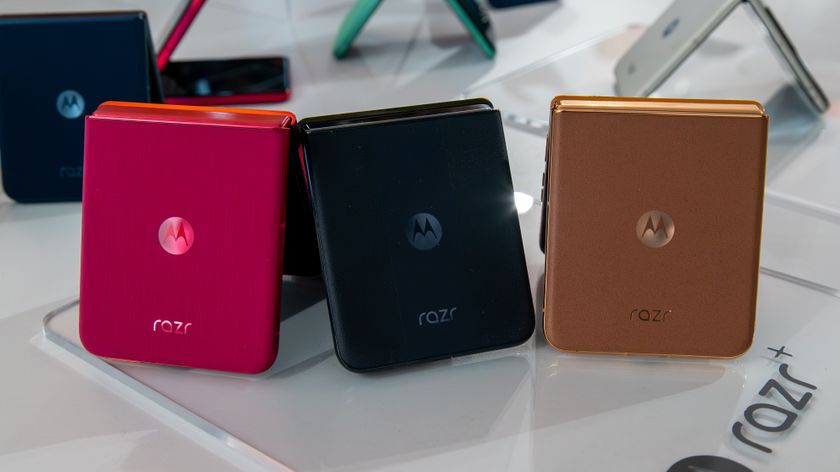 Motorola Razr 2024 vs. Razr Plus 2023: Is the upgrade worth it ...