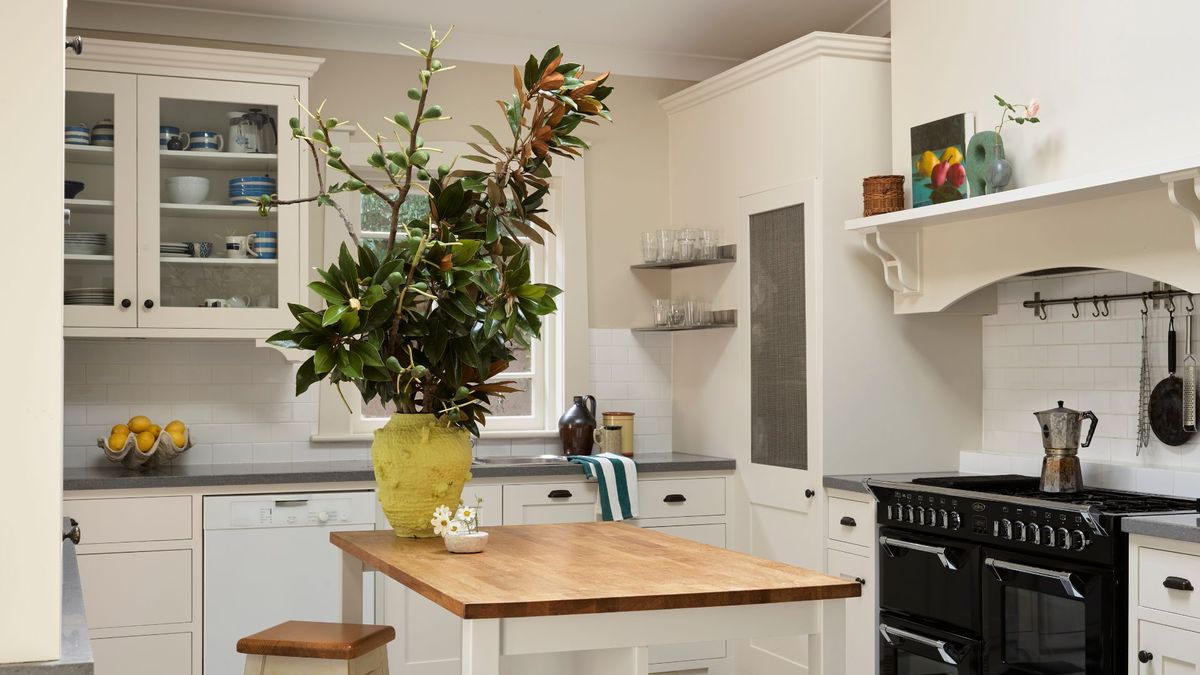 How to Organize a Small Kitchen: 10 Simple Tips to Follow | Livingetc