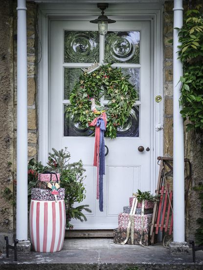 Wreath ribbon ideas: 10 beautifully embellished designs | Homes and Gardens