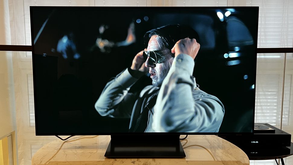 I tried Samsung's new small OLED TV, and it's a winner despite lacking ...