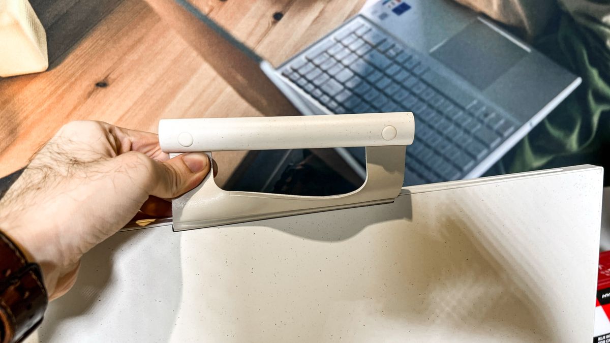 HP Envy Move All-in-One hands-on review: A desktop you can take ...