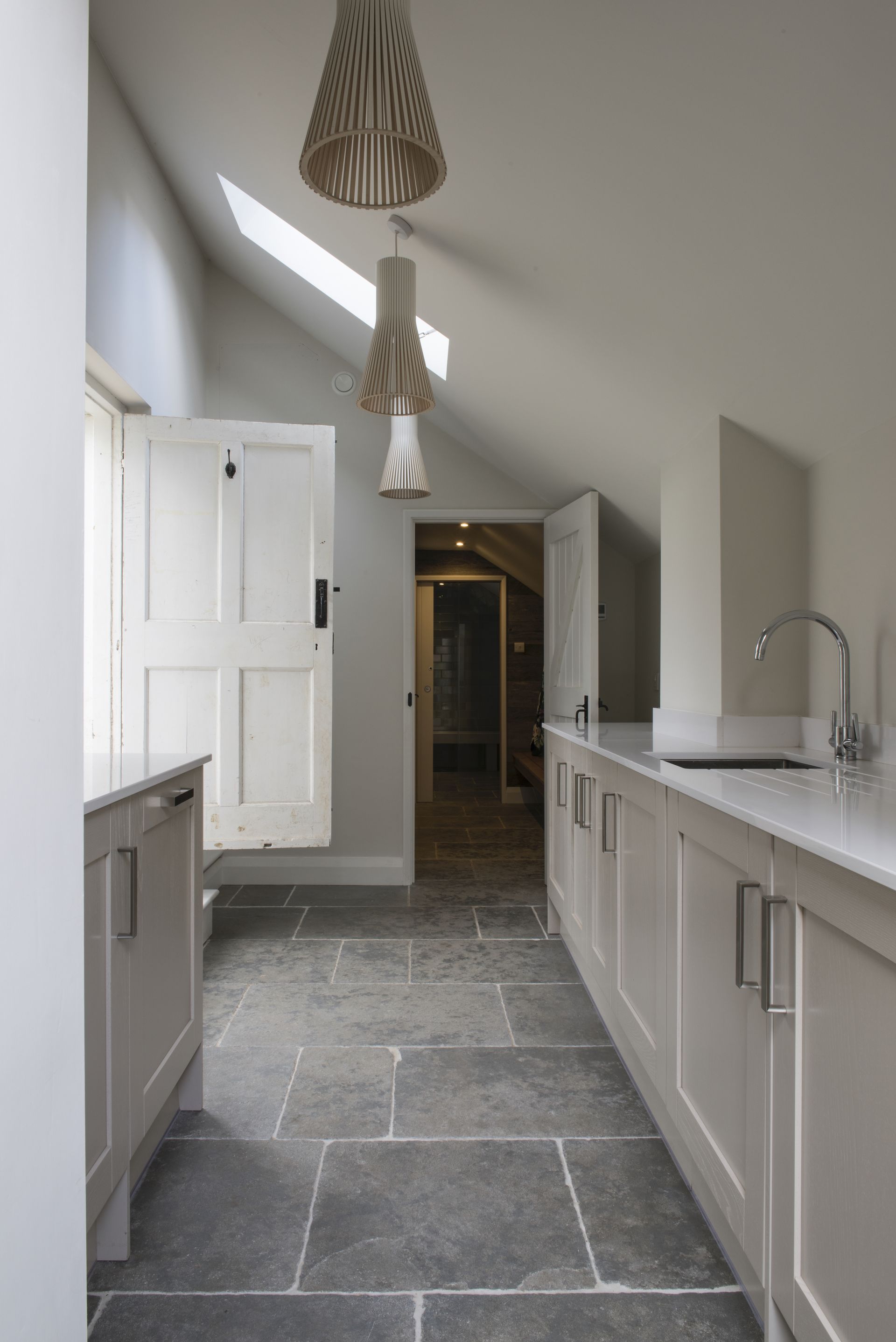 Narrow utility room ideas: Smart tactics for awkward layouts | Homes ...