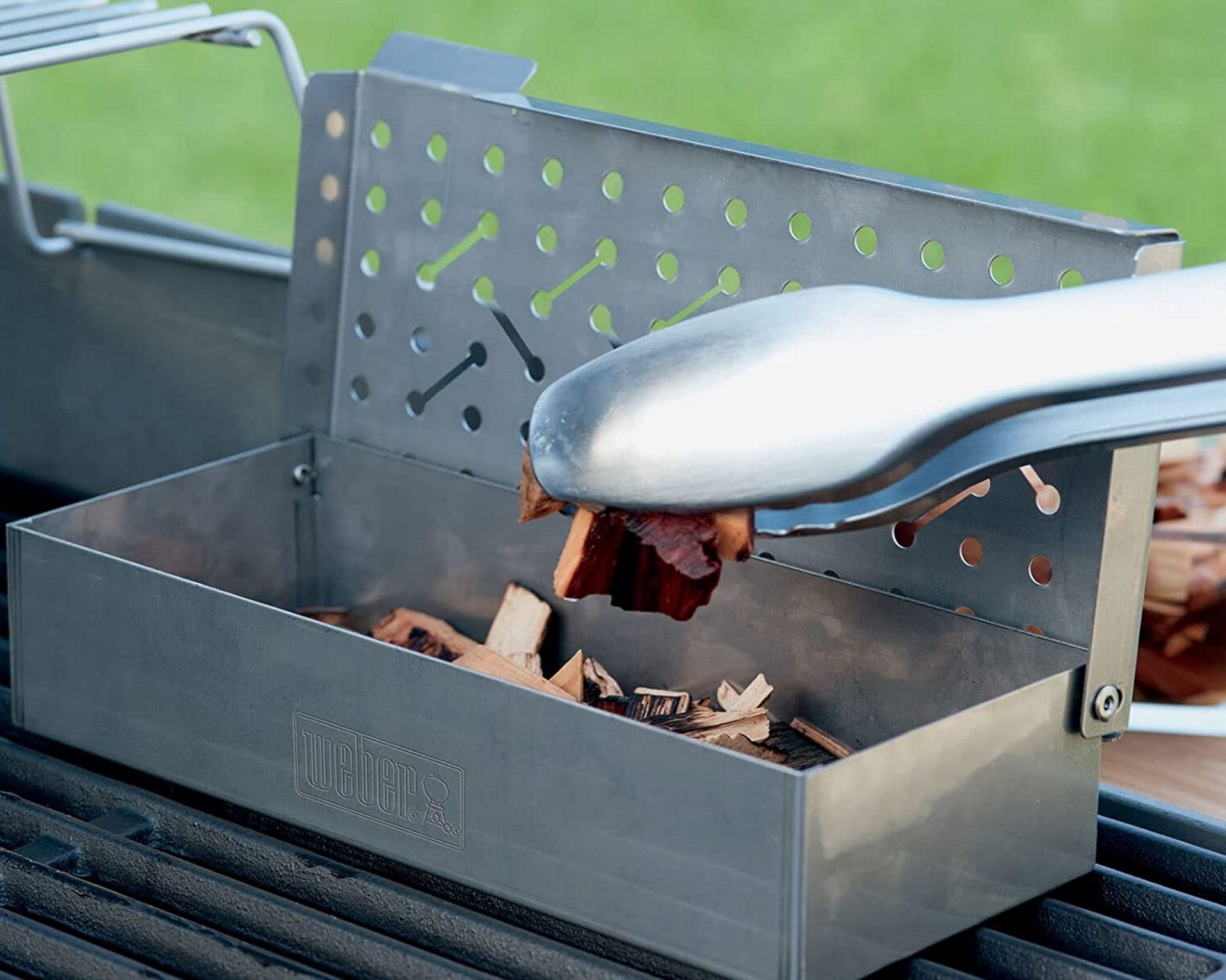 Do you need charcoal for a gas grill? These experts explain | Livingetc