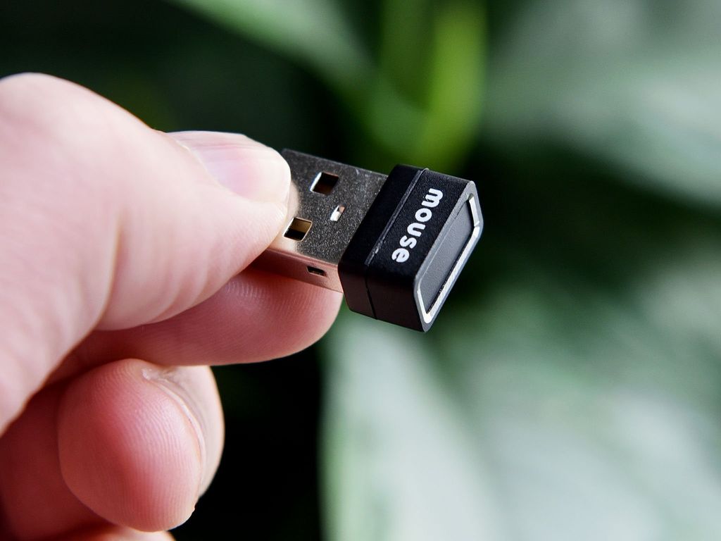 Cheaply bring Windows Hello to any PC with Mouse's new camera and ...