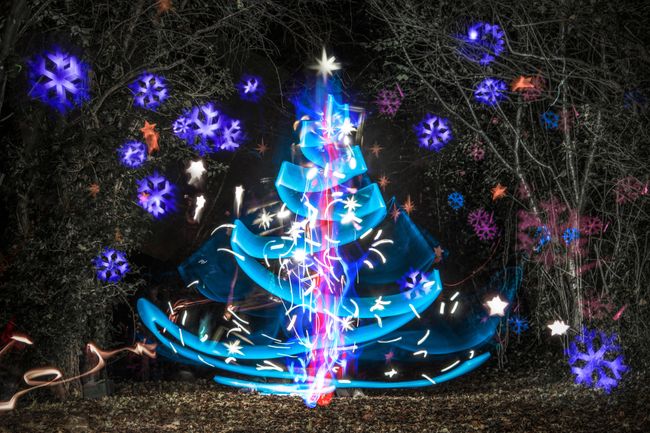 Festive light painting - 6 festive photo ideas to try this Christmas ...