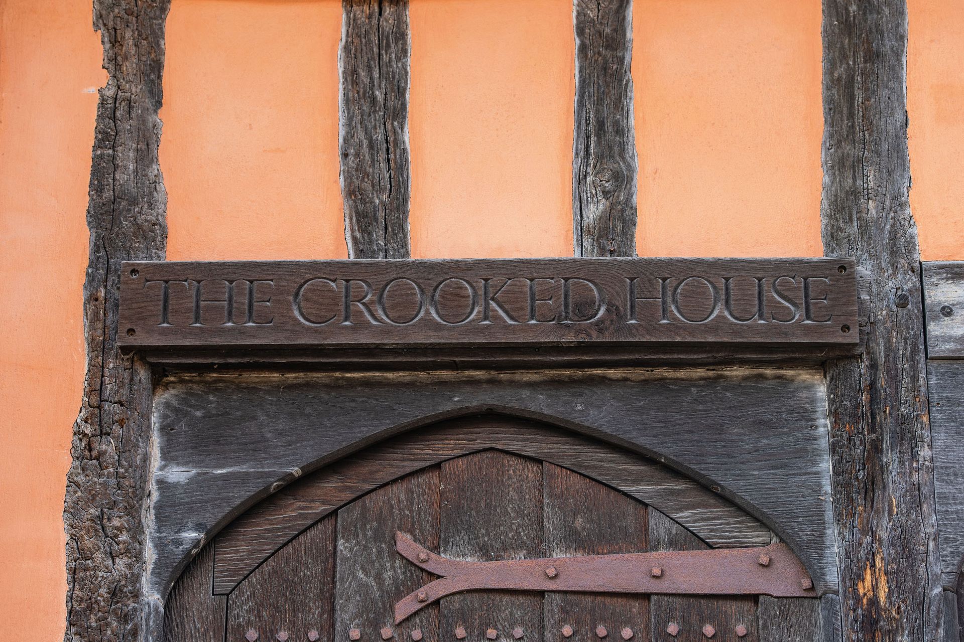 What it's like to live in the world's most famous crooked house ...