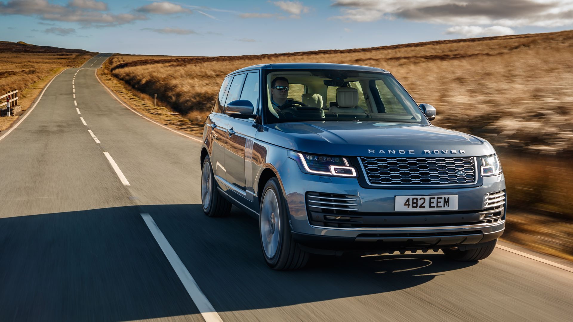 T3 Drives: The Range Rover 400e is just as luxurious, but now a lot ...