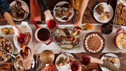 How to host a potluck dinner, according to experts | Homes and Gardens