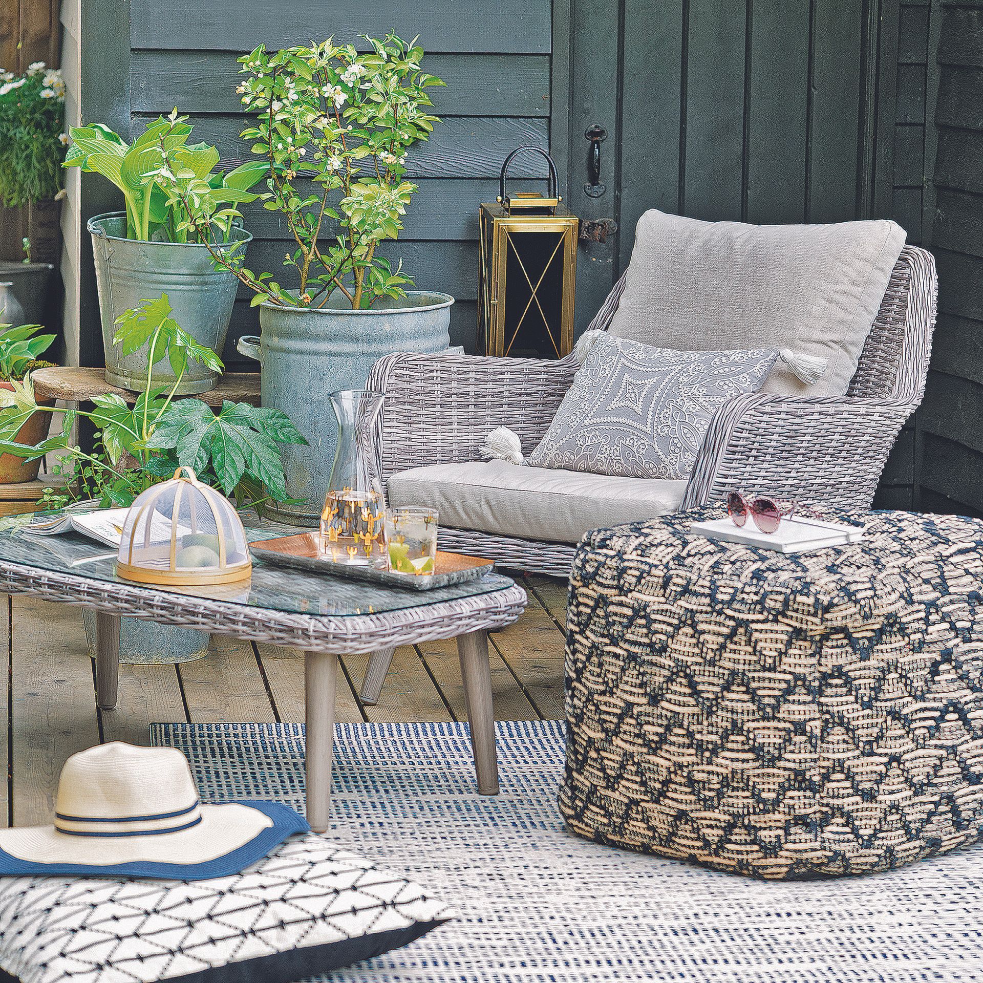 How to clean rattan furniture - the easiest method | Ideal Home