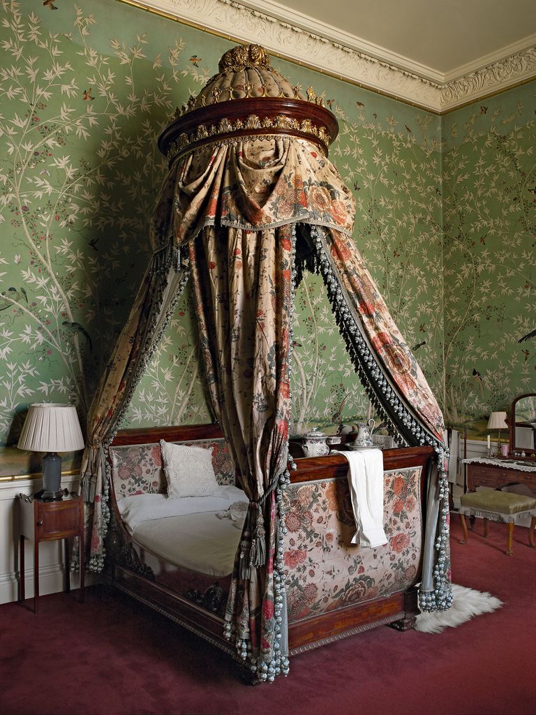 The English country house in the Regency period: Fashionable novelty ...