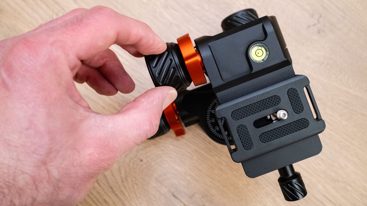 K&F Concept 3-Way Geared Tripod Head review: precision camera movements ...