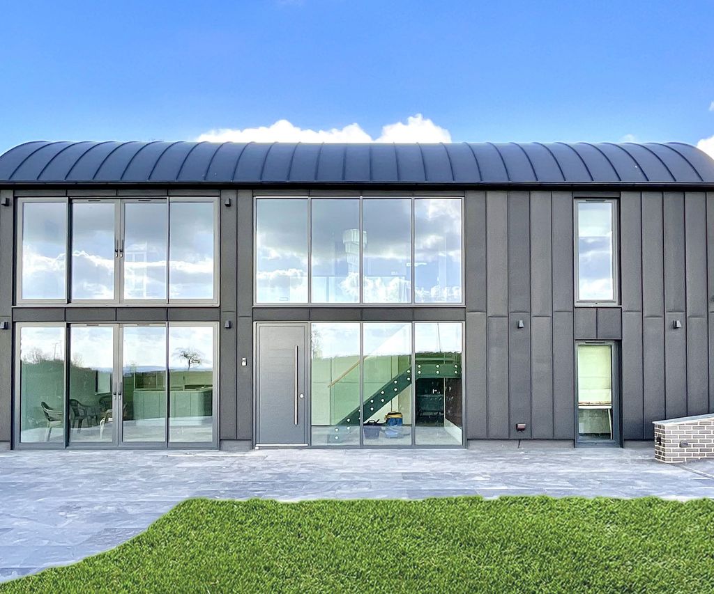 What is a Dutch barn conversion? | Homebuilding