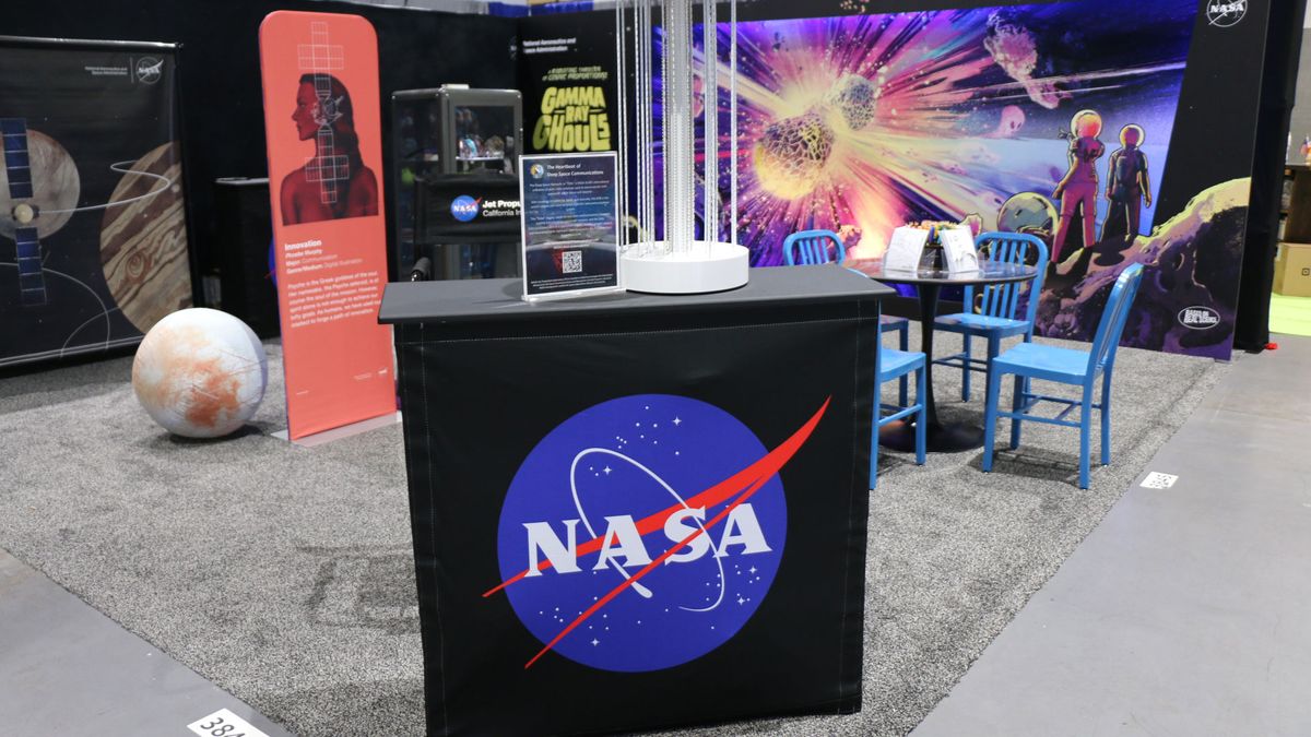 Lego sets up 'space station' at San Diego Comic-Con, offers mission ...
