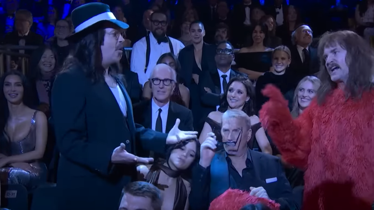 Jenna Ortega’s Face After Getting Squished During Jason Sudeikis And ...