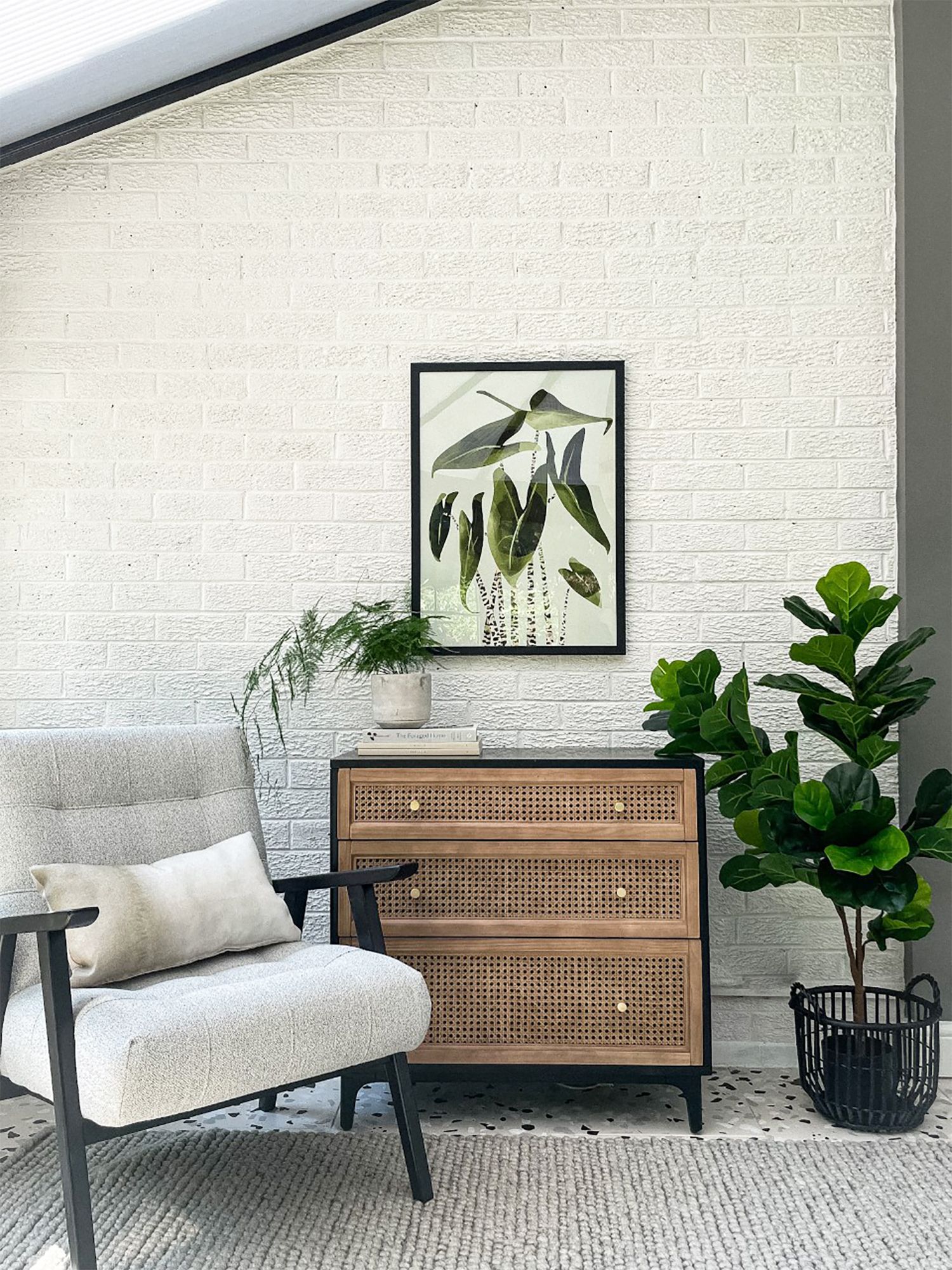 How to hang pictures on the wall | Real Homes