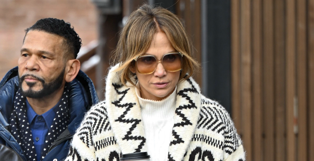 Jennifer Lopez Strips Down to a Celebrity-Favorite Bikini Trend and ...