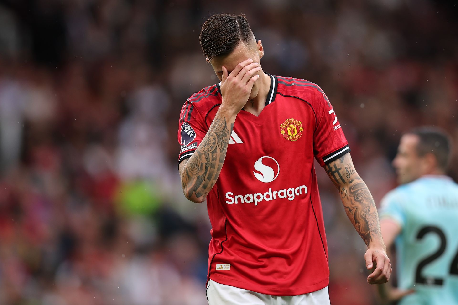 Manchester United given Benjamin Sesko timescale boost following knee ...