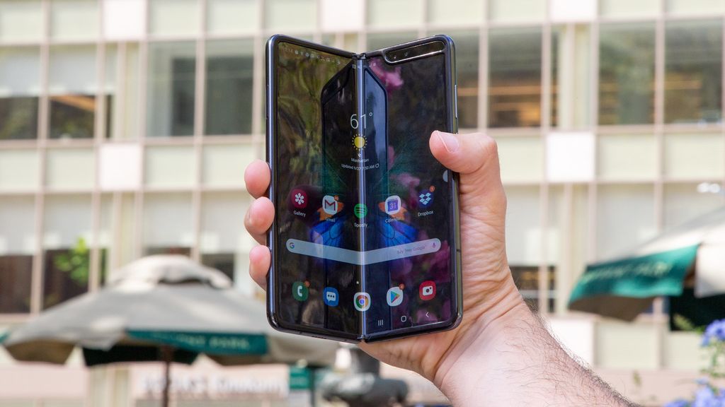 Motorola Razr vs. Galaxy Fold: Which foldable phone will win? | Tom's Guide