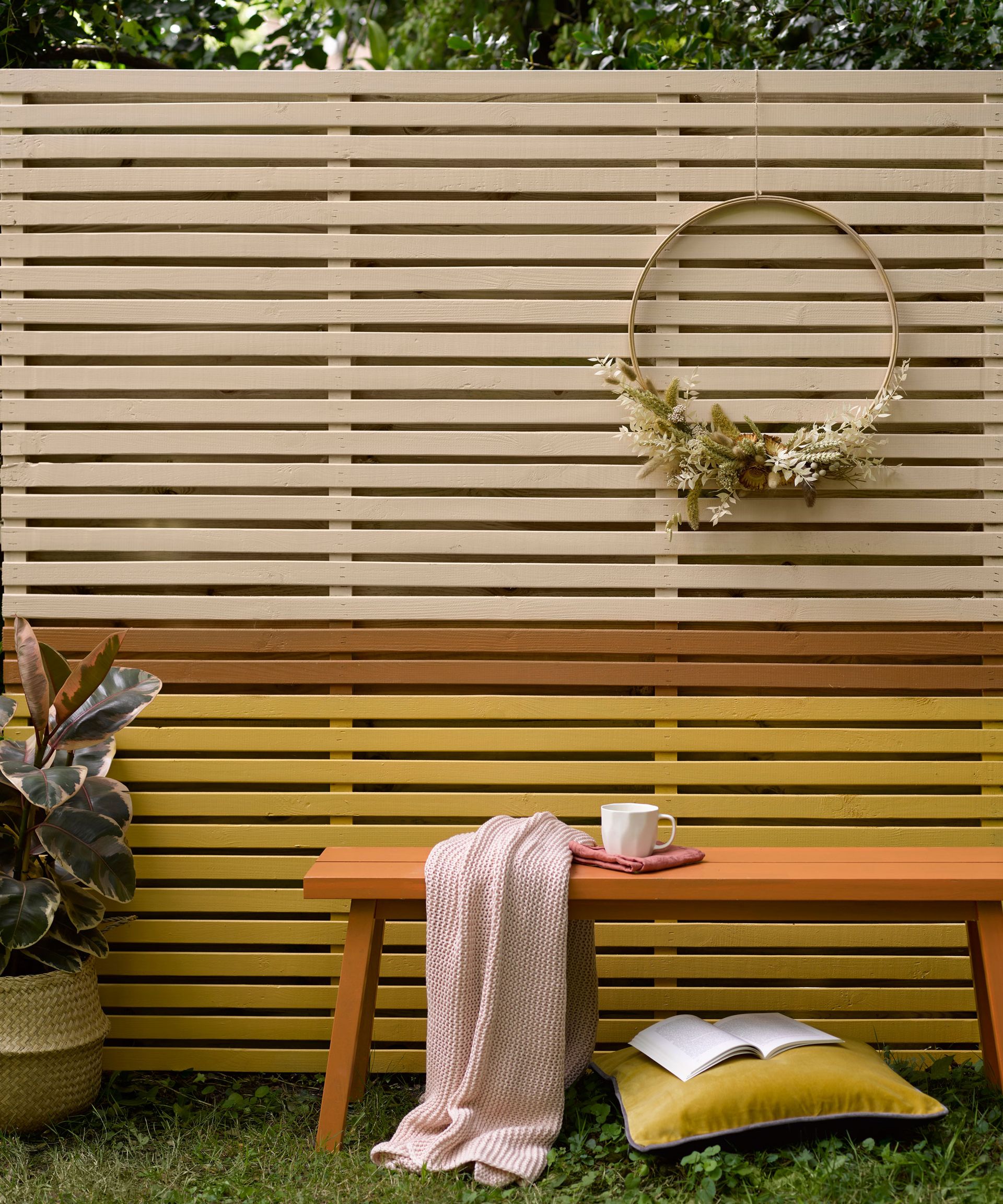 8 cheap fence ideas for beautiful boundaries | Real Homes