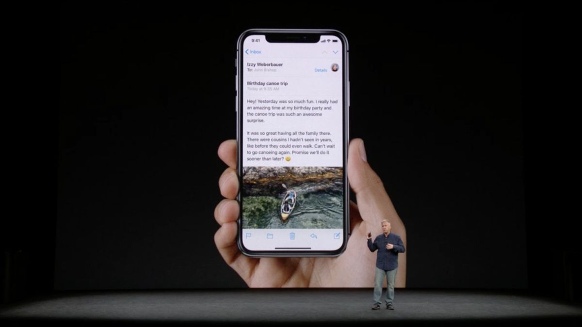iPhone X vs iPhone 7: Apple's 2016 flagship meets the firm's future ...