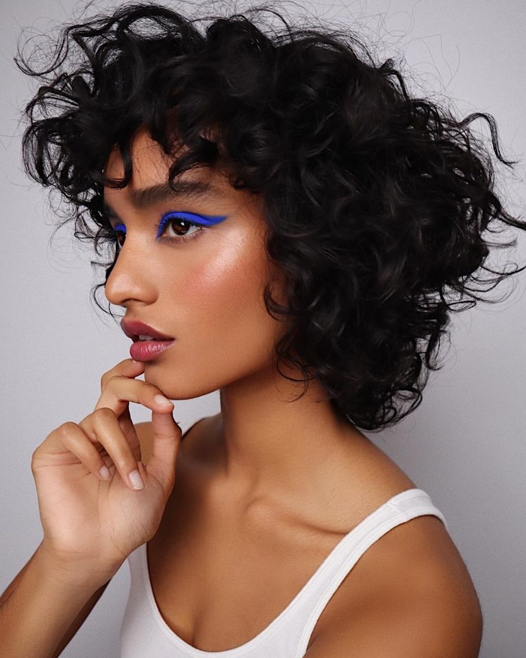 16 Layered Fringe Hairstyles for Women That Are Stylish and Timeless ...