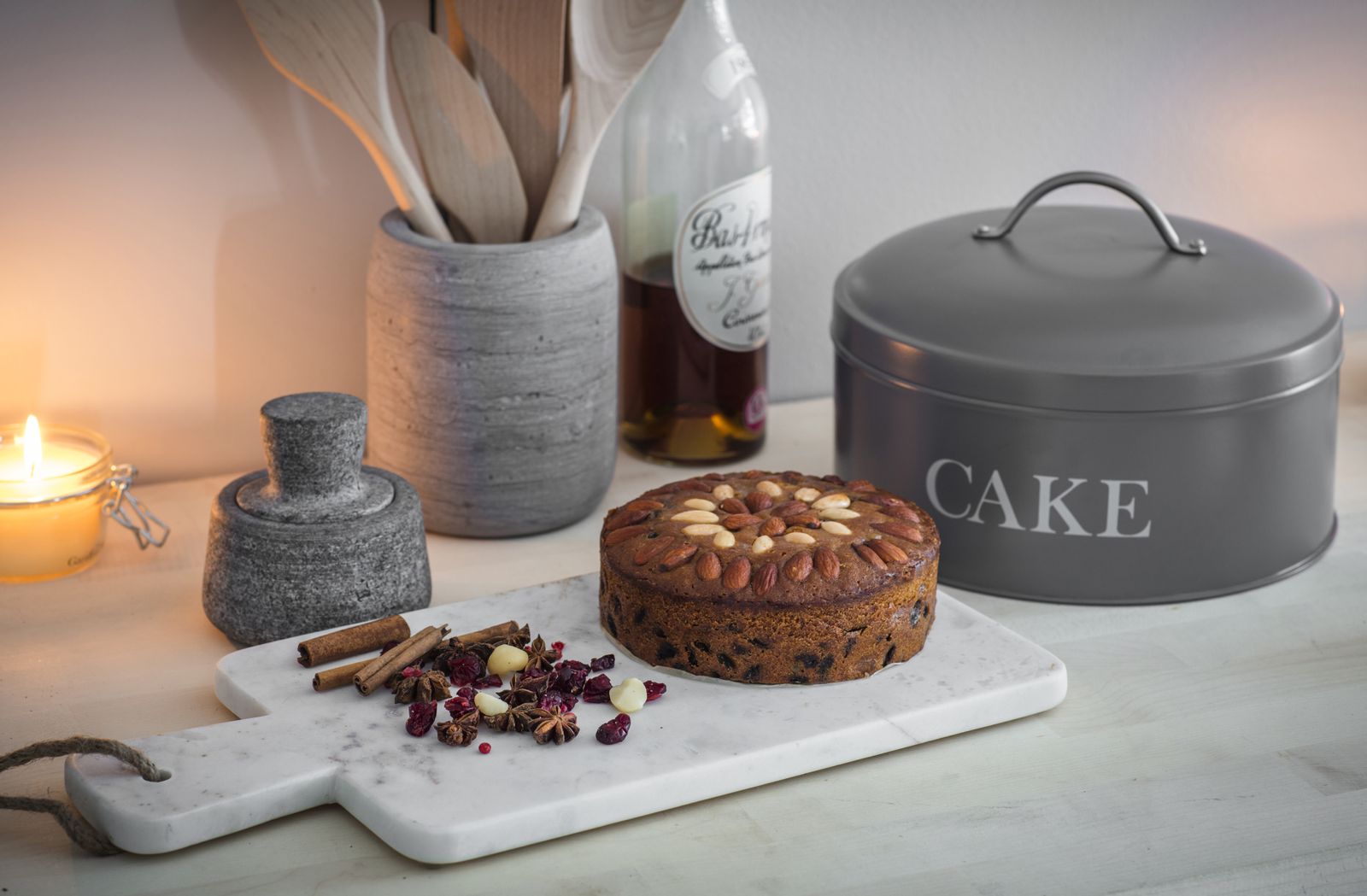 12 ways to make your house smell like Christmas | Real Homes