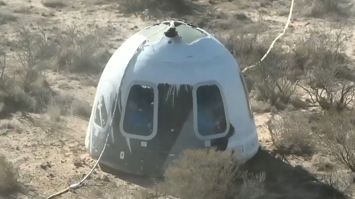 Blue Origin launches 'Perfect 10' space tourists on New Shepard rocket (video) | Space