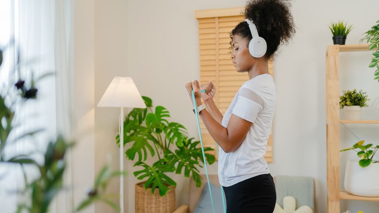 No weights – just a resistance band and these five exercises for full ...
