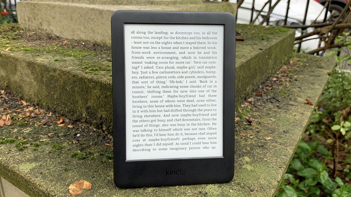 Amazon Kindle vs Kindle Paperwhite: Which Amazon ereader should you buy ...