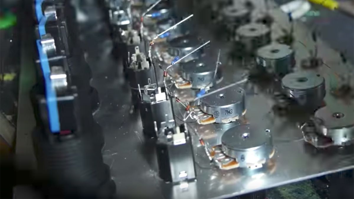 Want to build your own arduino-powered 8-step sequencer? Here’s how ...