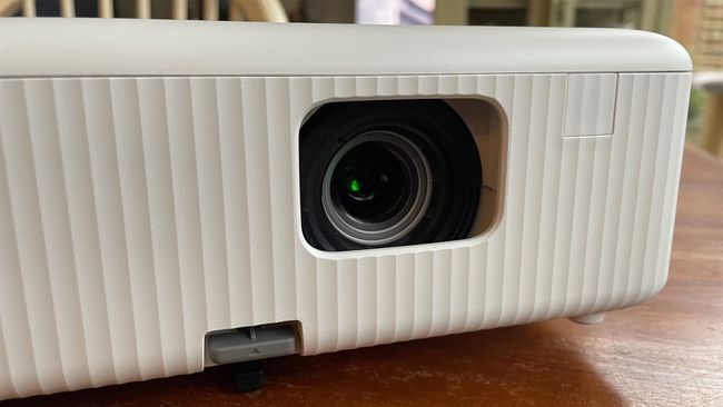 Epson CO-FH01 review: a portable, cheap projector for office and living ...