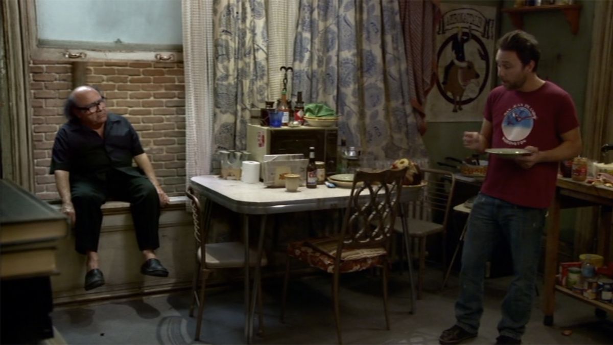 32 Crazy Moments With Danny DeVito's Frank Reynolds On It's Always ...