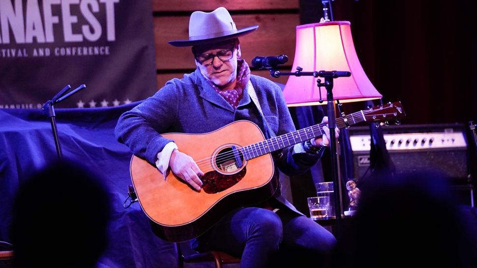 Kiefer Sutherland on gigs, playing guitar and 6 songs he fell in love ...