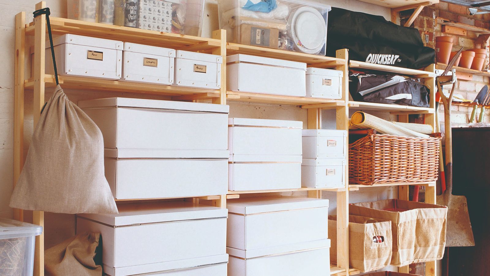 How does the chaos method of decluttering work? | Ideal Home