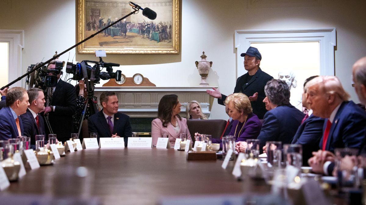 Trump vows 25% tariffs on EU at Cabinet meeting | The Week