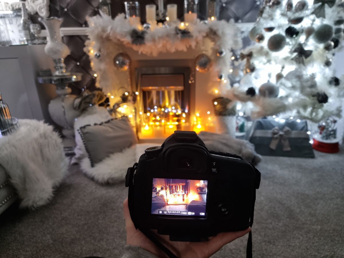 How to create a DIY Christmas photo studio setup from home | Digital ...