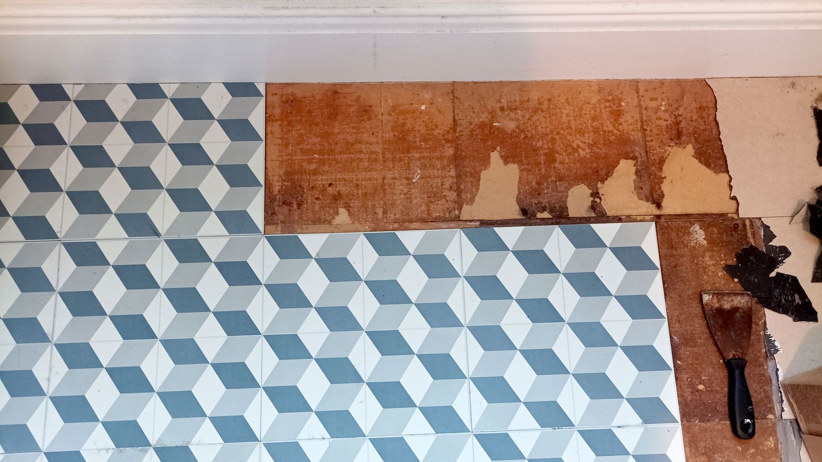 How to lay vinyl tiles: a DIY step-by-step guide | Homebuilding