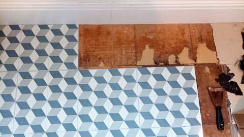 How to lay vinyl tiles: a DIY step-by-step guide | Homebuilding