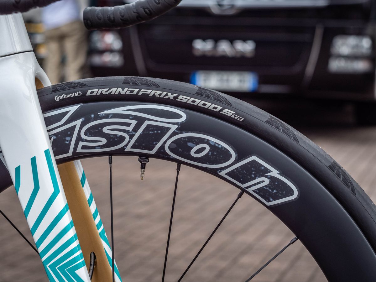 Fred Wright's Merida Reacto: The British champ's Tour de France bike ...