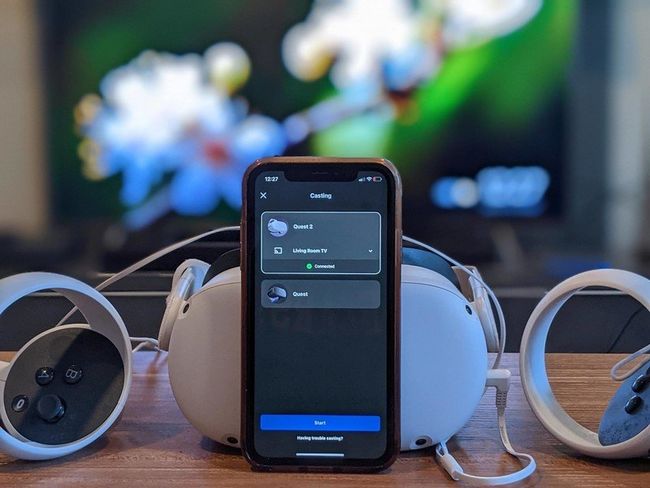 How to share Oculus Quest 2 games on the TV for friends and family to ...