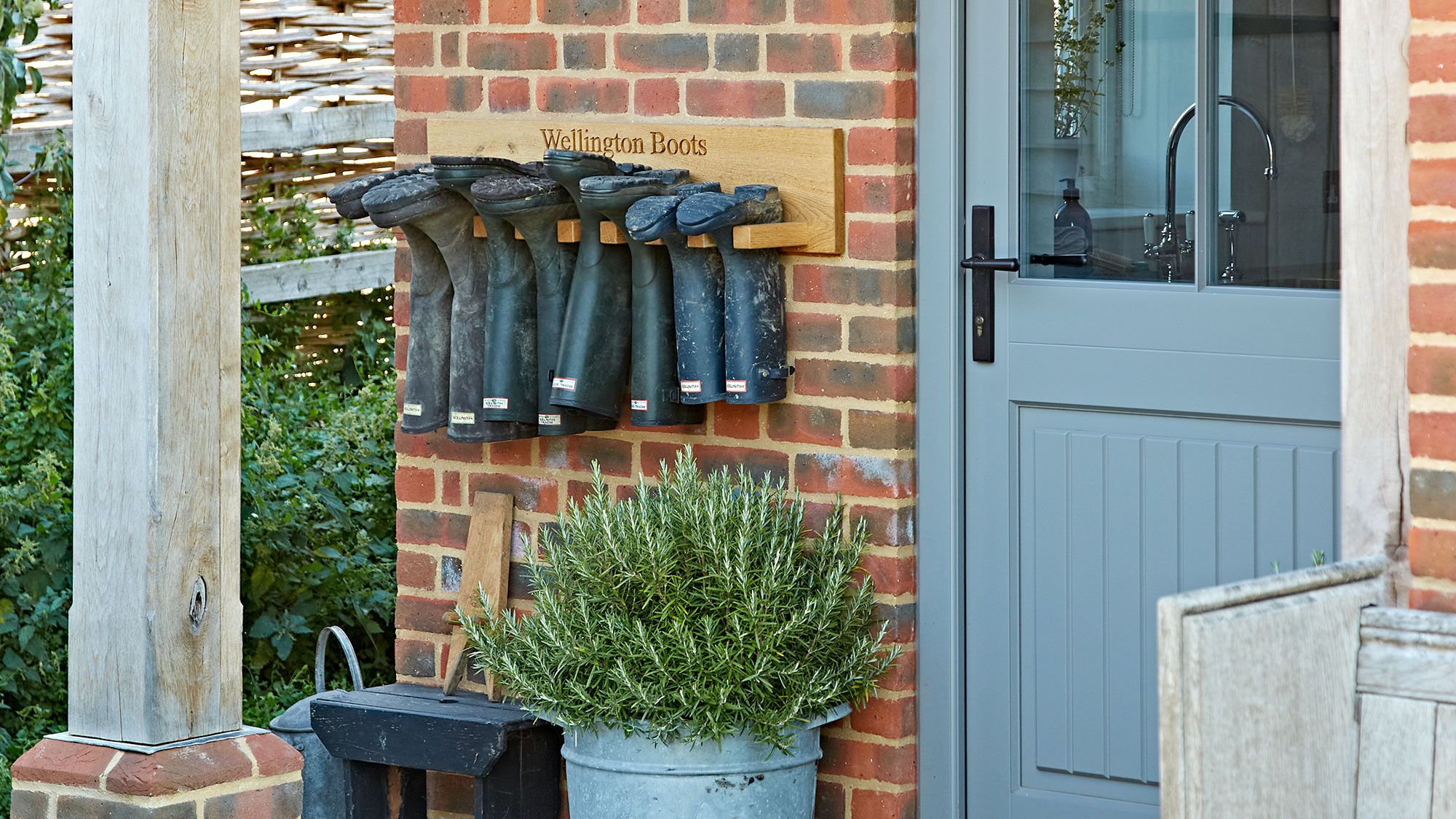 5 things people with an organised porch always have | Homebuilding