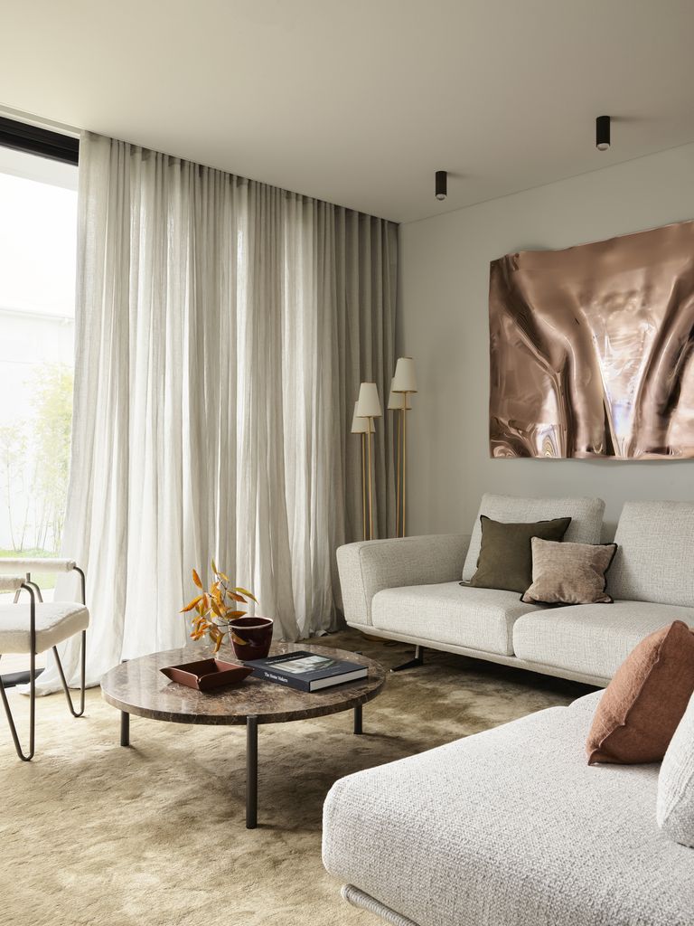 10 above the sofa decor ideas to elevate blank walls | Livingetc