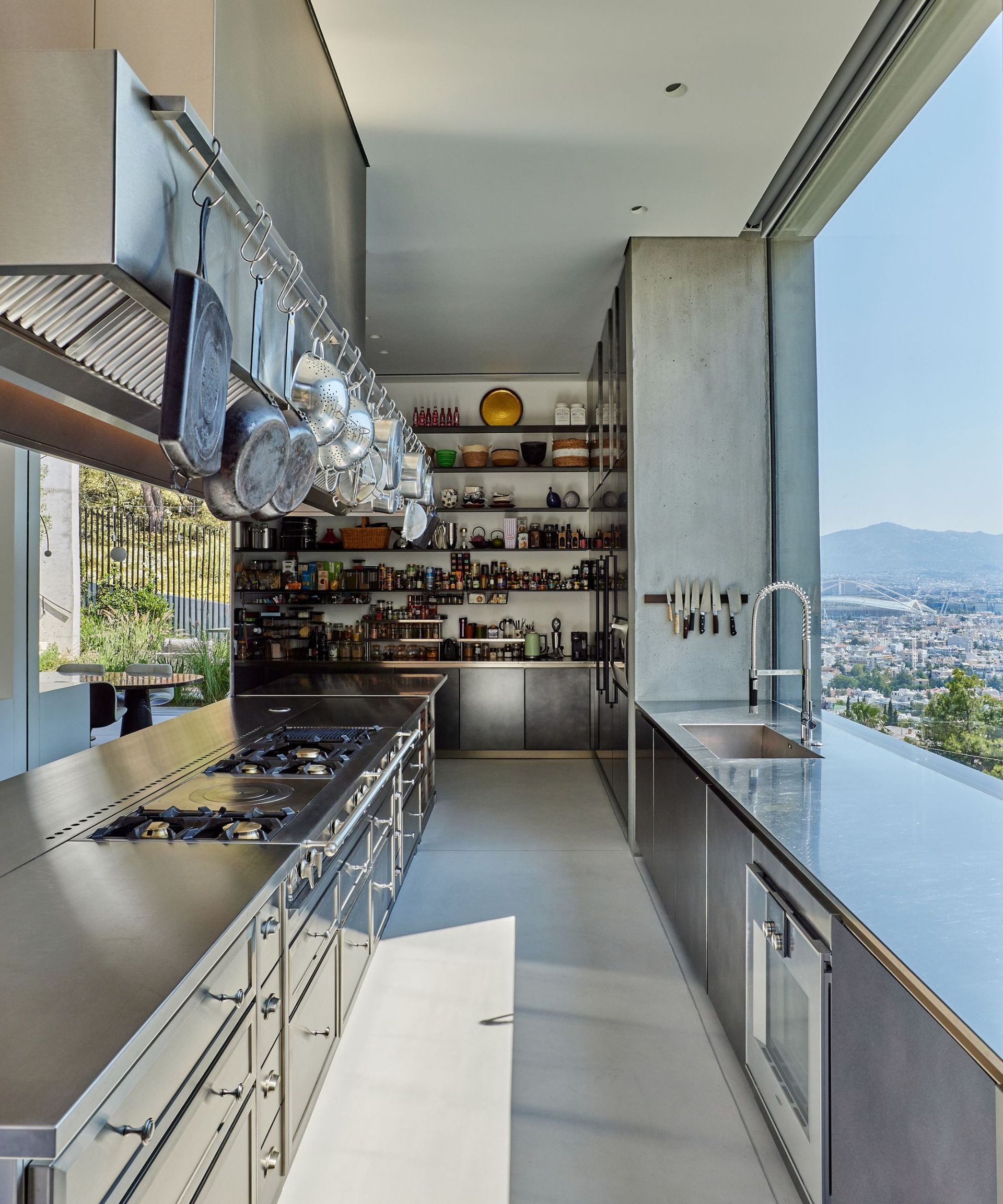 How to decorate with chrome decor, according to designers | Homes and ...