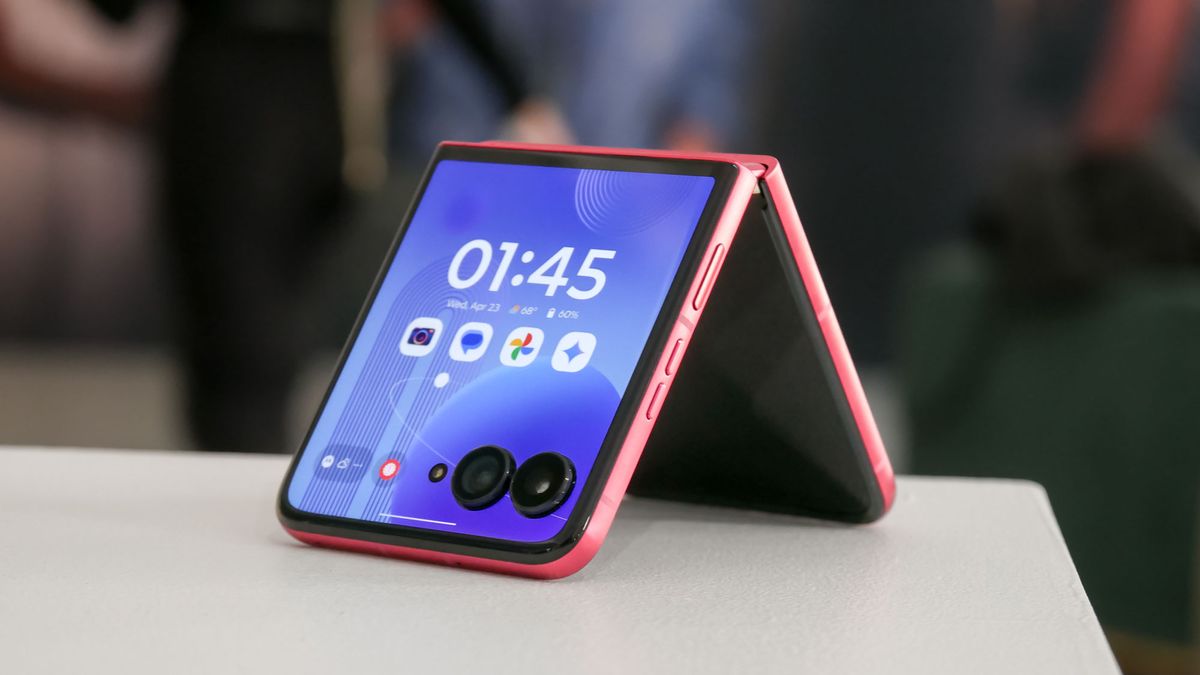 Motorola Razr 2025 launch live — three new foldables just announced ...