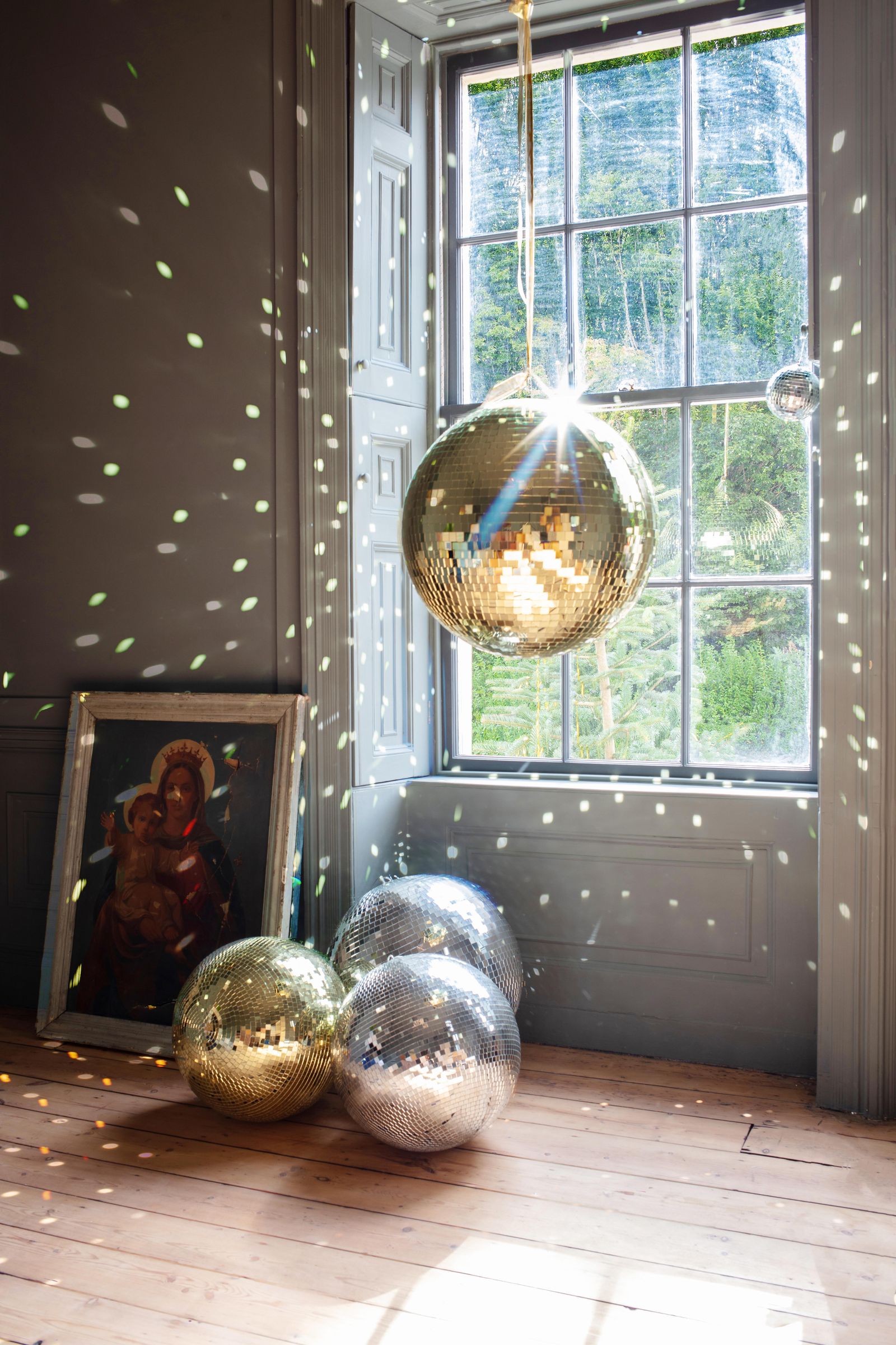 Christmas window lighting ideas | Livingetc