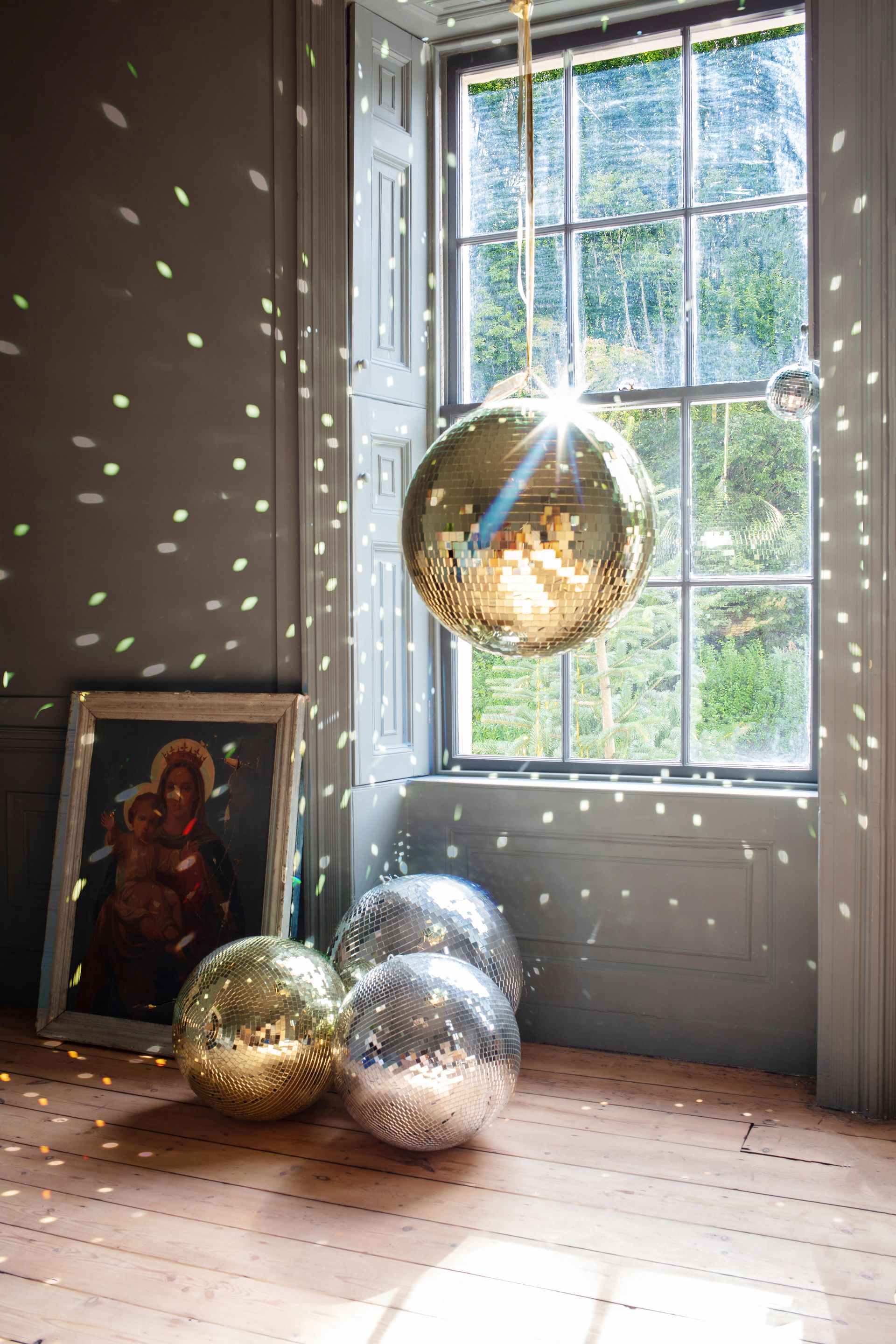 Christmas window lighting ideas | Livingetc