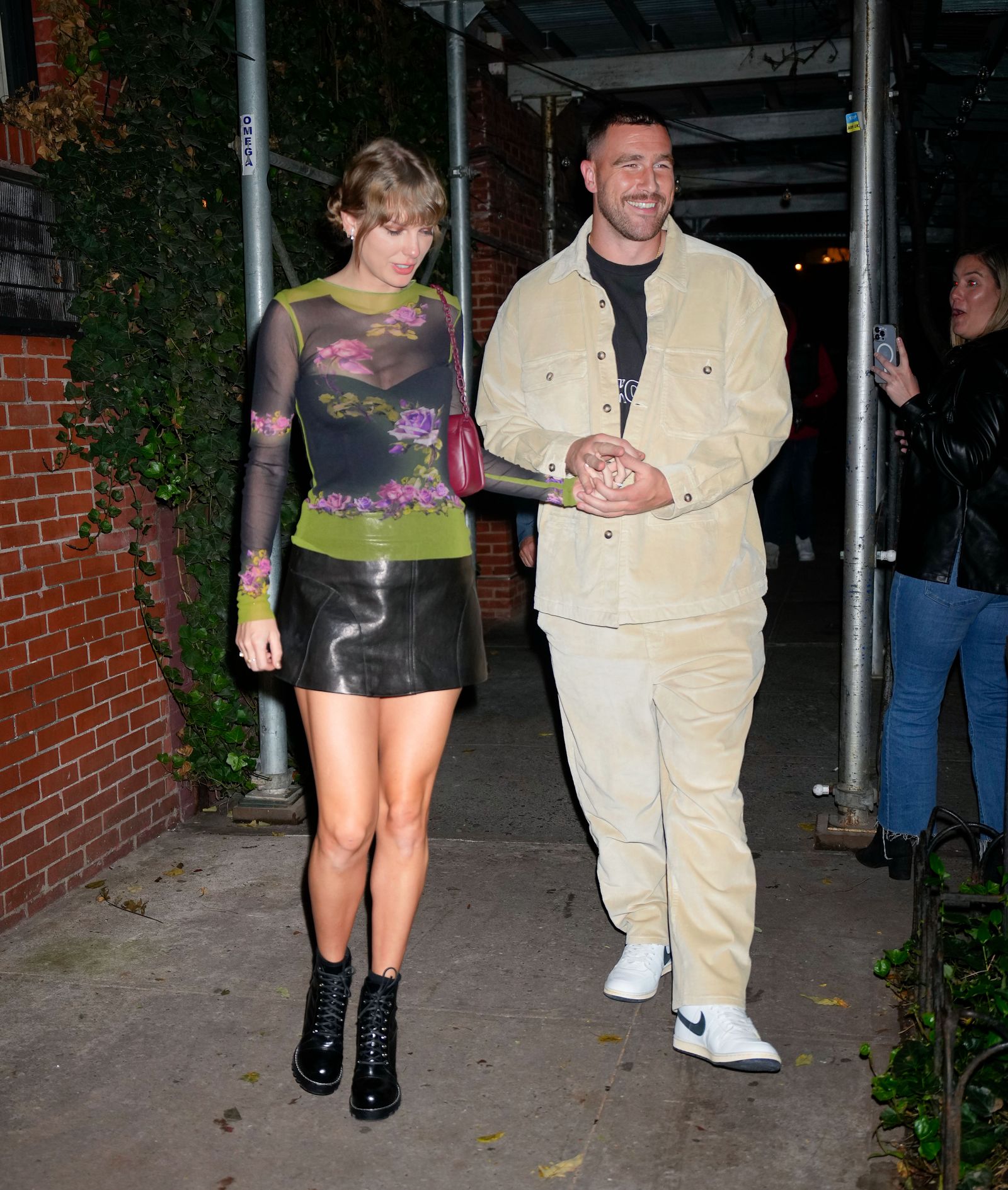 Taylor Swift Wears the Most Classic Fall Boots to a Surprise Brooklyn ...